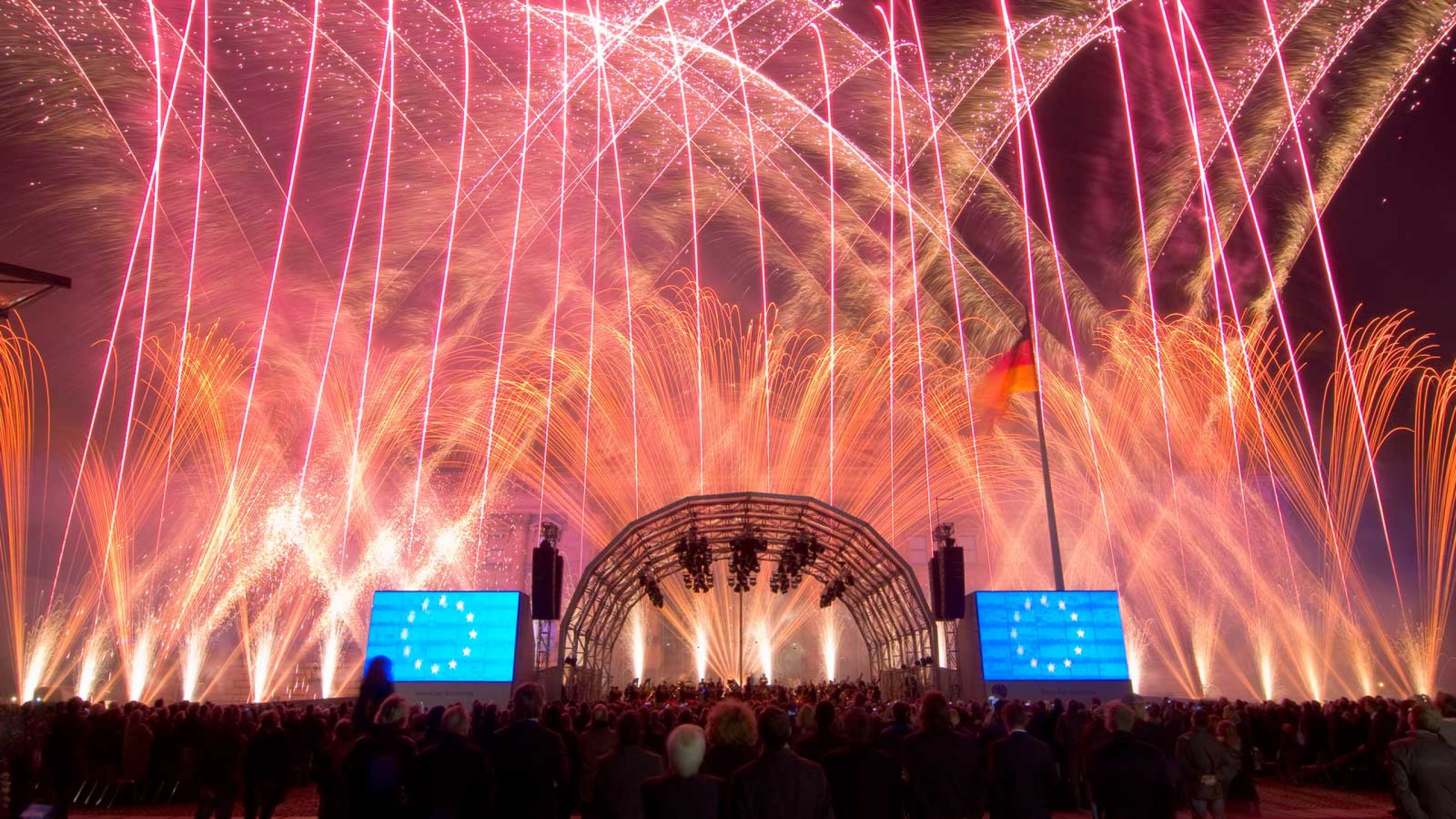 20th Anniversary of German Unity in Berlin by LunatX